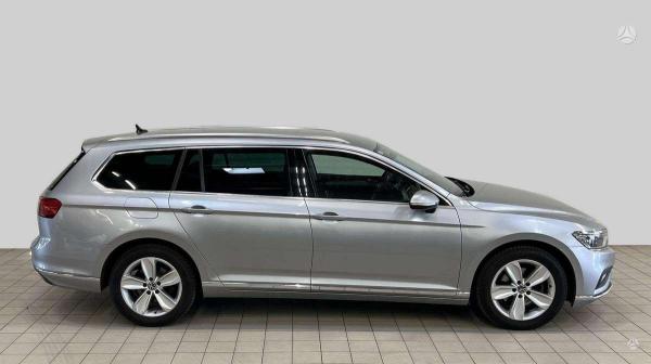 Pelēks Volkswagen Passat 2023 Kauņa, ar dzinēja tilpumu 1.98 L un nobraukumu 129 tūkst. km par 21900 €, foto 3 vietnē AUTOMOTO.COM.LV