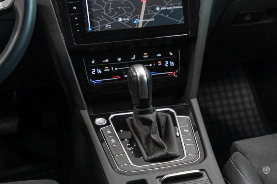 Pelēks Volkswagen Passat 2023 Viļņa, ar dzinēja tilpumu 2.00 L un nobraukumu 164 tūkst. km par 21700 €, foto 18 vietnē AUTOMOTO.COM.LV