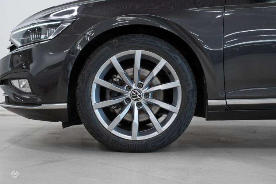 Pelēks Volkswagen Passat 2023 Viļņa, ar dzinēja tilpumu 2.00 L un nobraukumu 164 tūkst. km par 21700 €, foto 23 vietnē AUTOMOTO.COM.LV