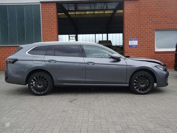 Pelēks Volkswagen Passat 2024 Jonava, ar dzinēja tilpumu 1.50 L un nobraukumu 21 tūkst. km par 17400 €, foto 2 vietnē AUTOMOTO.COM.LV
