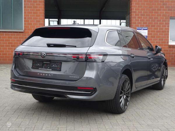 Pelēks Volkswagen Passat 2024 Jonava, ar dzinēja tilpumu 1.50 L un nobraukumu 21 tūkst. km par 17400 €, foto 3 vietnē AUTOMOTO.COM.LV