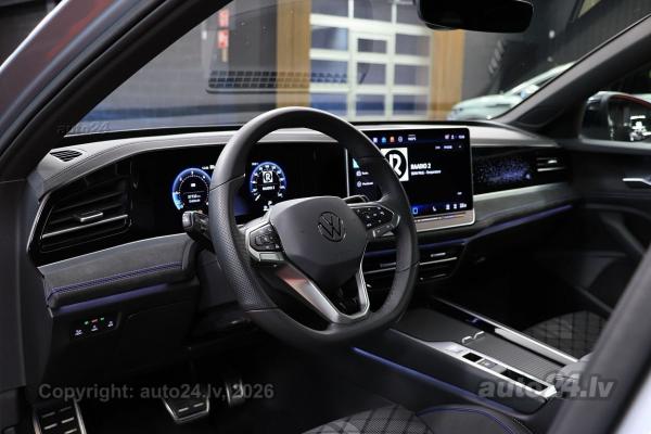 Grey Volkswagen Passat 2024 in Tallinn, with an engine capacity of 2.00 L and mileage of 38 thousand km for 40995 €, photo 8 on AUTOMOTO.COM.LV