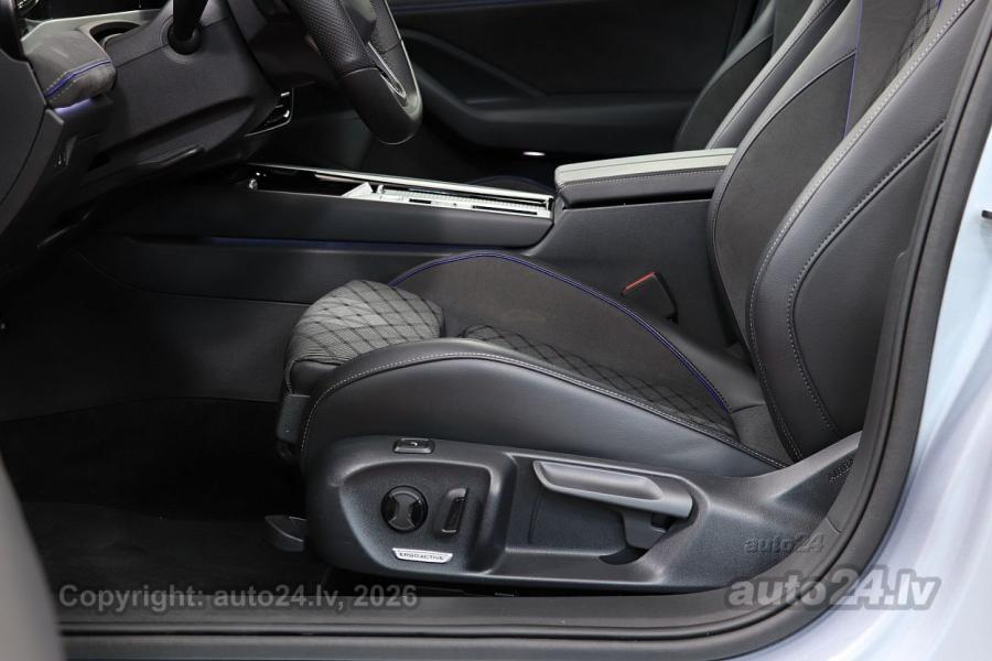 Grey Volkswagen Passat 2024 in Tallinn, with an engine capacity of 2.00 L and mileage of 38 thousand km for 40995 €, photo 9 on AUTOMOTO.COM.LV