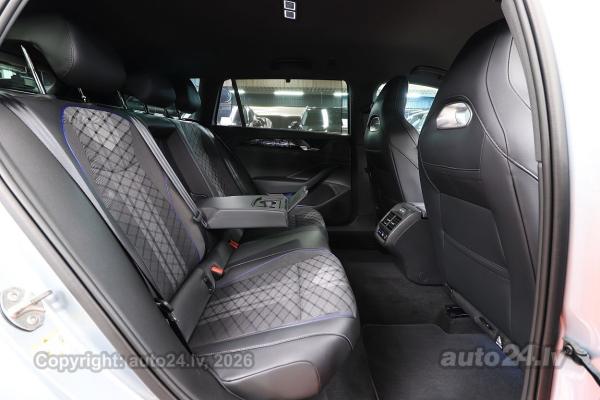 Grey Volkswagen Passat 2024 in Tallinn, with an engine capacity of 2.00 L and mileage of 38 thousand km for 40995 €, photo 11 on AUTOMOTO.COM.LV
