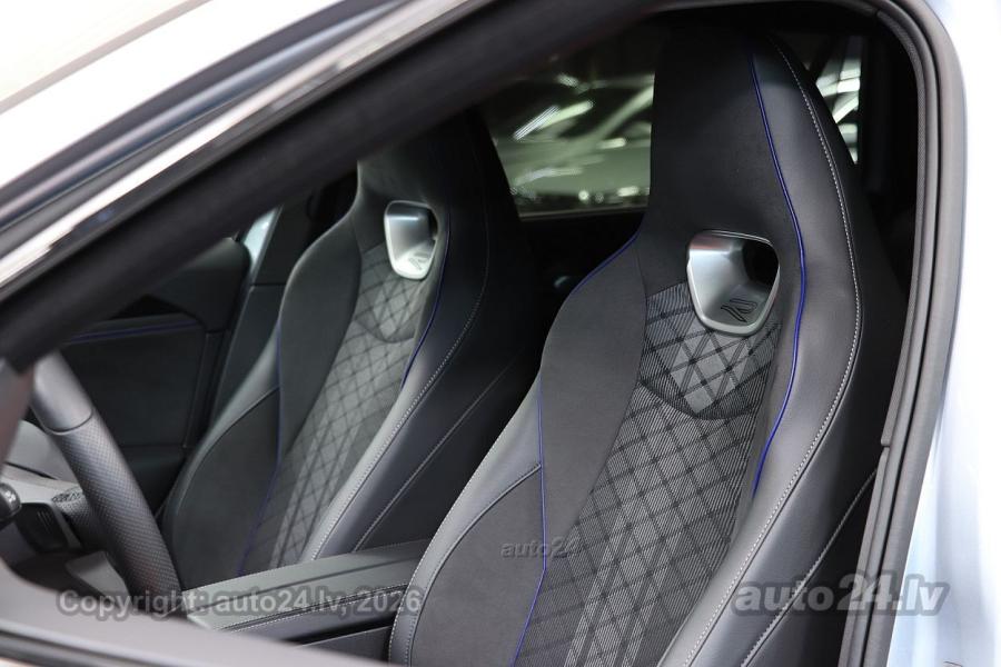 Grey Volkswagen Passat 2024 in Tallinn, with an engine capacity of 2.00 L and mileage of 38 thousand km for 40995 €, photo 24 on AUTOMOTO.COM.LV
