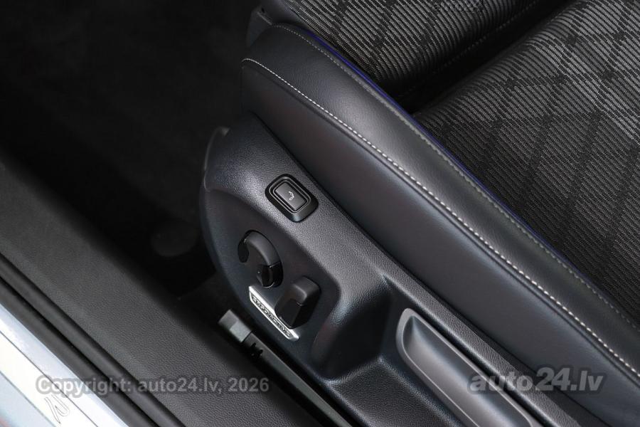 Grey Volkswagen Passat 2024 in Tallinn, with an engine capacity of 2.00 L and mileage of 38 thousand km for 40995 €, photo 26 on AUTOMOTO.COM.LV