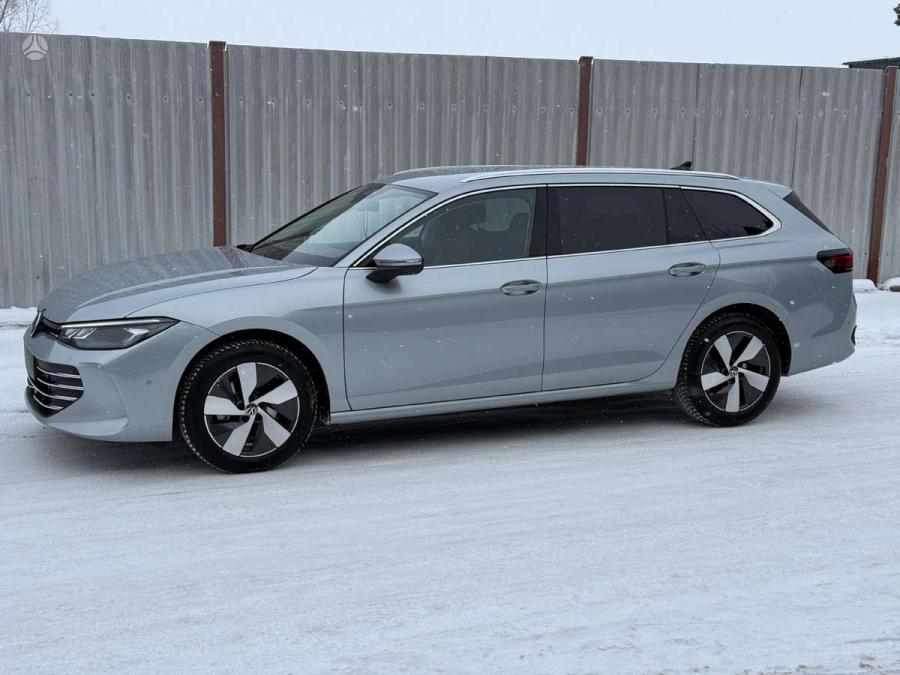 Pelēks Volkswagen Passat 2025 Vilkaviškis, ar dzinēja tilpumu 1.50 L un nobraukumu 12 tūkst. km par 27300 €, foto 2 vietnē AUTOMOTO.COM.LV