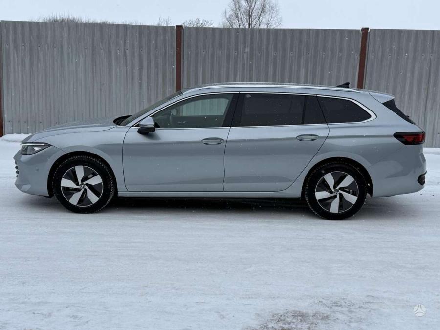 Pelēks Volkswagen Passat 2025 Vilkaviškis, ar dzinēja tilpumu 1.50 L un nobraukumu 12 tūkst. km par 27300 €, foto 3 vietnē AUTOMOTO.COM.LV