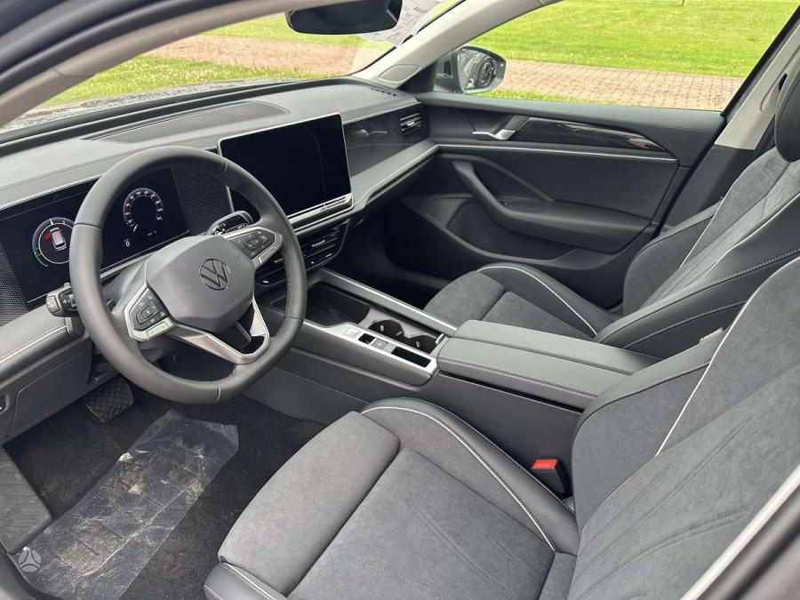 Grey Volkswagen Passat 2026 in Panevezys, with an engine capacity of 1.50 L and mileage of 0 thousand km for 39990 €, photo 9 on AUTOMOTO.COM.LV