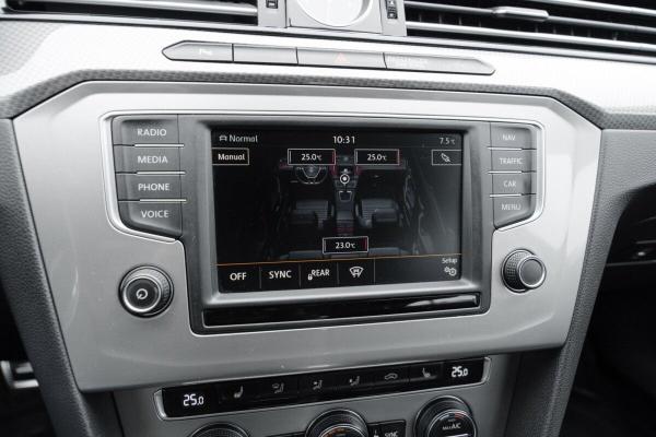 Volkswagen Passat 2015 in Riga, with an engine capacity of 2.00 L and mileage of 127 thousand km for 15000 €, photo 11 on AUTOMOTO.COM.LV