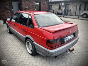 Red Volkswagen Passat 1990 in Kaunas, with an engine capacity of 2.00 L and mileage of 246 thousand km for 2999 €, photo 4 on AUTOMOTO.COM.LV