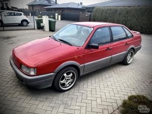 Red Volkswagen Passat 1990 in Kaunas, with an engine capacity of 2.00 L and mileage of 246 thousand km for 2999 €, photo 5 on AUTOMOTO.COM.LV