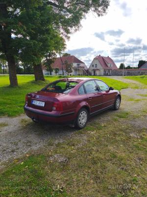 Red Volkswagen Passat 1997 in Kunda, with an engine capacity of 1.60 L and mileage of 311 thousand km for 999 €, photo 3 on AUTOMOTO.COM.LV