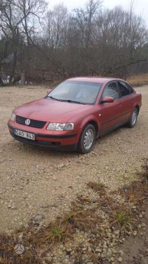 Sarkans Volkswagen Passat 1998 Kuršėnai, ar dzinēja tilpumu 1.90 L un nobraukumu 320 tūkst. km par 850 €, foto  vietnē AUTOMOTO.COM.LV