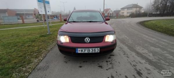 Red Volkswagen Passat 1999 in Radviliskis, with an engine capacity of 1.80 L and mileage of 262 thousand km for 950 €, photo 2 on AUTOMOTO.COM.LV