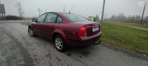 Red Volkswagen Passat 1999 in Radviliskis, with an engine capacity of 1.80 L and mileage of 262 thousand km for 950 €, photo 5 on AUTOMOTO.COM.LV