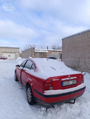 Red Volkswagen Passat 1999 in Panevezys, with an engine capacity of 1.90 L and mileage of 381 thousand km for 800 €, photo 2 on AUTOMOTO.COM.LV
