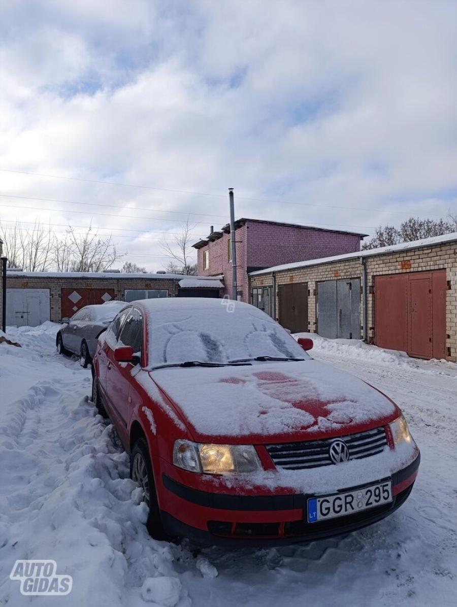Red Volkswagen Passat 1999 in Panevezys, with an engine capacity of 1.90 L and mileage of 381 thousand km for 800 €, photo 3 on AUTOMOTO.COM.LV