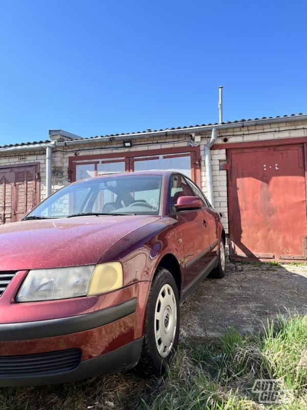 Red Volkswagen Passat 1999 in Panevezys, with an engine capacity of 1.80 L and mileage of 394 thousand km for 850 €, photo 10 on AUTOMOTO.COM.LV