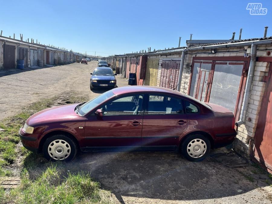 Sarkans Volkswagen Passat 1999 Panevēža, ar dzinēja tilpumu 1.80 L un nobraukumu 394 tūkst. km par 850 €, foto 10 vietnē AUTOMOTO.COM.LV