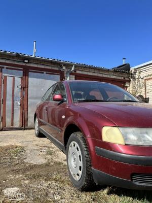 Sarkans Volkswagen Passat 1999 Panevēža, ar dzinēja tilpumu 1.80 L un nobraukumu 394 tūkst. km par 850 €, foto 12 vietnē AUTOMOTO.COM.LV