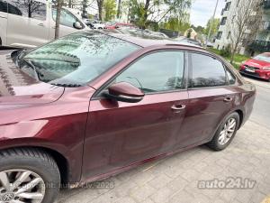 Sarkans Volkswagen Passat 2012 Tallina, ar dzinēja tilpumu 2.50 L un nobraukumu 261 tūkst. km par 5500 €, foto  vietnē AUTOMOTO.COM.LV
