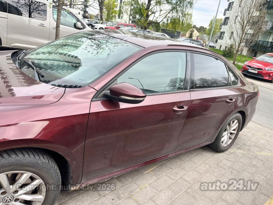 Sarkans Volkswagen Passat 2012 Tallina, ar dzinēja tilpumu 2.50 L un nobraukumu 261 tūkst. km par 5500 €, foto 1 vietnē AUTOMOTO.COM.LV