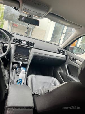 Sarkans Volkswagen Passat 2012 Tallina, ar dzinēja tilpumu 2.50 L un nobraukumu 261 tūkst. km par 5500 €, foto 3 vietnē AUTOMOTO.COM.LV