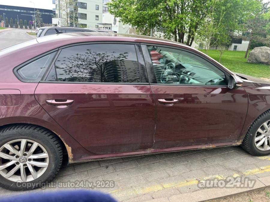 Sarkans Volkswagen Passat 2012 Tallina, ar dzinēja tilpumu 2.50 L un nobraukumu 261 tūkst. km par 5500 €, foto 6 vietnē AUTOMOTO.COM.LV