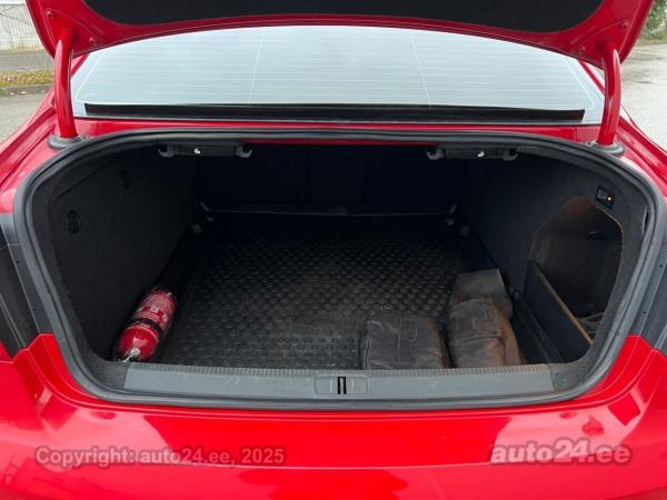 Red Volkswagen Passat 2013 in Parnu, with an engine capacity of 1.40 L and mileage of 331 thousand km for 4990 €, photo 11 on AUTOMOTO.COM.LV