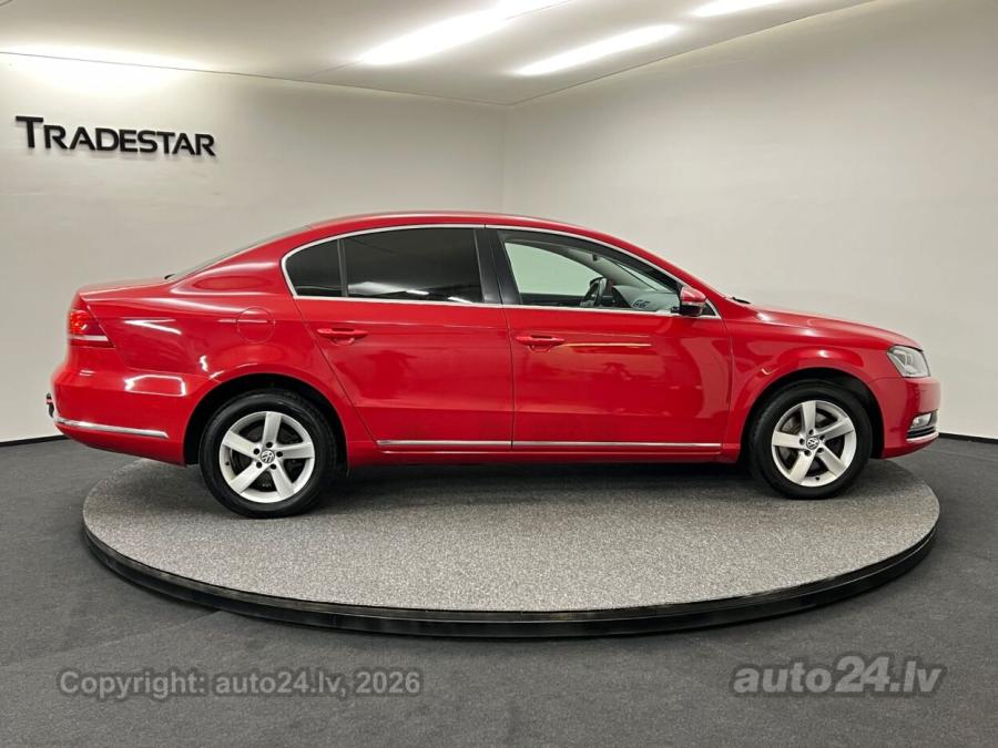 Red Volkswagen Passat 2013 in Parnu, with an engine capacity of 1.40 L and mileage of 331 thousand km for 4990 €, photo 4 on AUTOMOTO.COM.LV