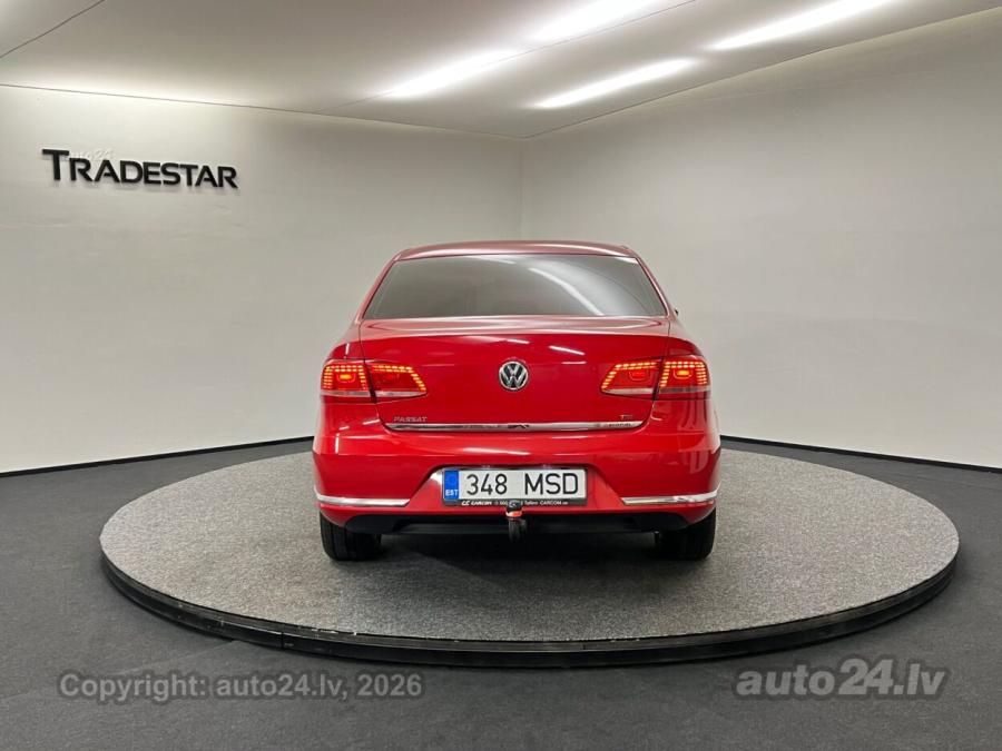 Red Volkswagen Passat 2013 in Parnu, with an engine capacity of 1.40 L and mileage of 331 thousand km for 4990 €, photo 6 on AUTOMOTO.COM.LV