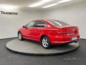 Red Volkswagen Passat 2013 in Parnu, with an engine capacity of 1.40 L and mileage of 331 thousand km for 4990 €, photo 7 on AUTOMOTO.COM.LV