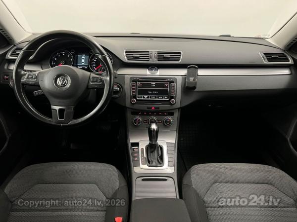 Red Volkswagen Passat 2013 in Parnu, with an engine capacity of 1.40 L and mileage of 331 thousand km for 4990 €, photo 11 on AUTOMOTO.COM.LV