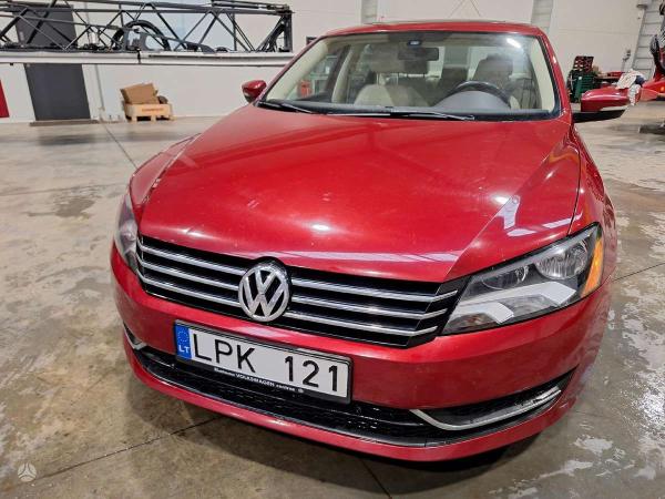 Red Volkswagen Passat 2015 in Sakiai, with an engine capacity of 1.97 L and mileage of 182 thousand km for 8000 €, photo 3 on AUTOMOTO.COM.LV
