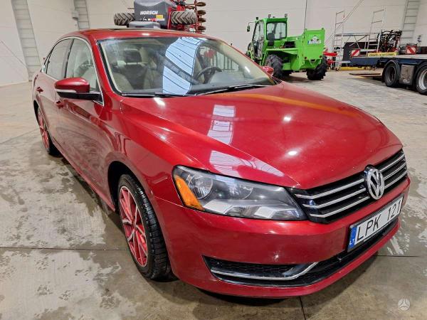 Red Volkswagen Passat 2015 in Sakiai, with an engine capacity of 1.97 L and mileage of 182 thousand km for 8000 €, photo 4 on AUTOMOTO.COM.LV