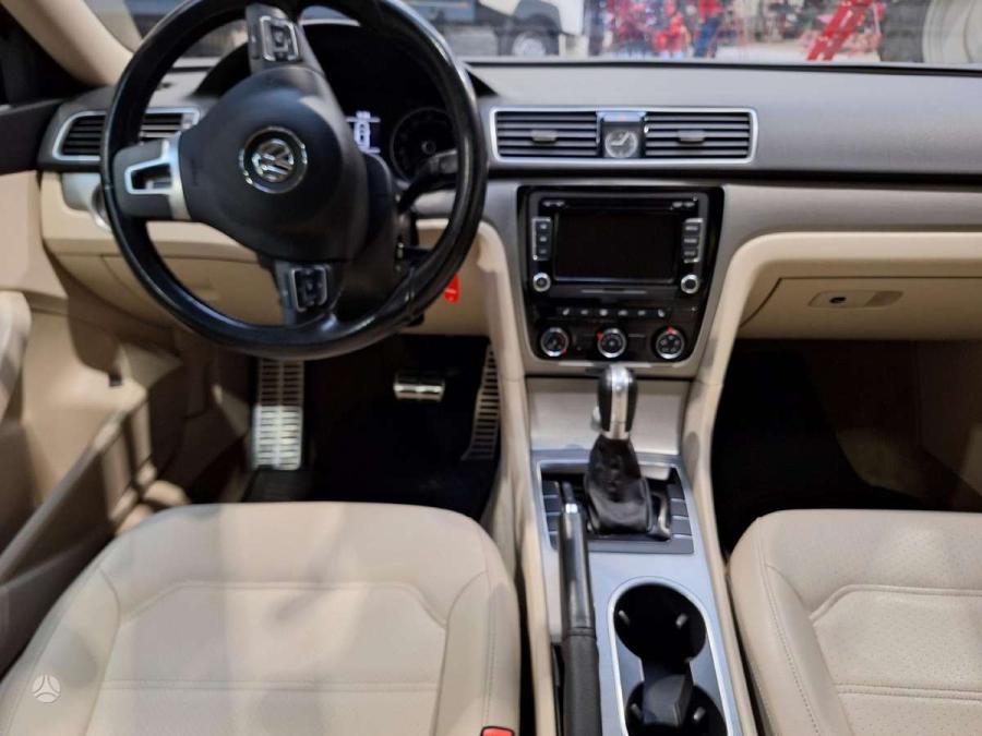 Sarkans Volkswagen Passat 2015 Šakiai, ar dzinēja tilpumu 1.97 L un nobraukumu 182 tūkst. km par 8000 €, foto 10 vietnē AUTOMOTO.COM.LV