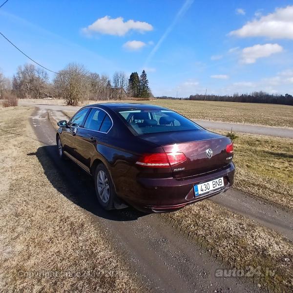 Red Volkswagen Passat 2015 in Tallinn, with an engine capacity of 1.40 L and mileage of 277 thousand km for 9900 €, photo 7 on AUTOMOTO.COM.LV