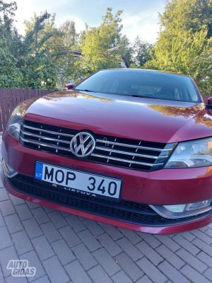 Red Volkswagen Passat 2015 in Vilnius, with an engine capacity of 2.00 L and mileage of 262 thousand km for 5200 €, photo 3 on AUTOMOTO.COM.LV