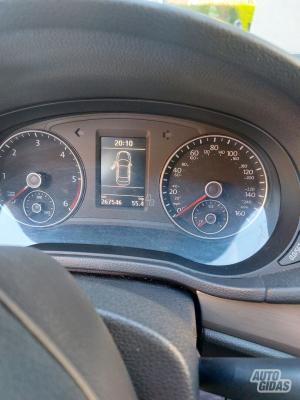 Red Volkswagen Passat 2015 in Vilnius, with an engine capacity of 2.00 L and mileage of 262 thousand km for 5200 €, photo 5 on AUTOMOTO.COM.LV