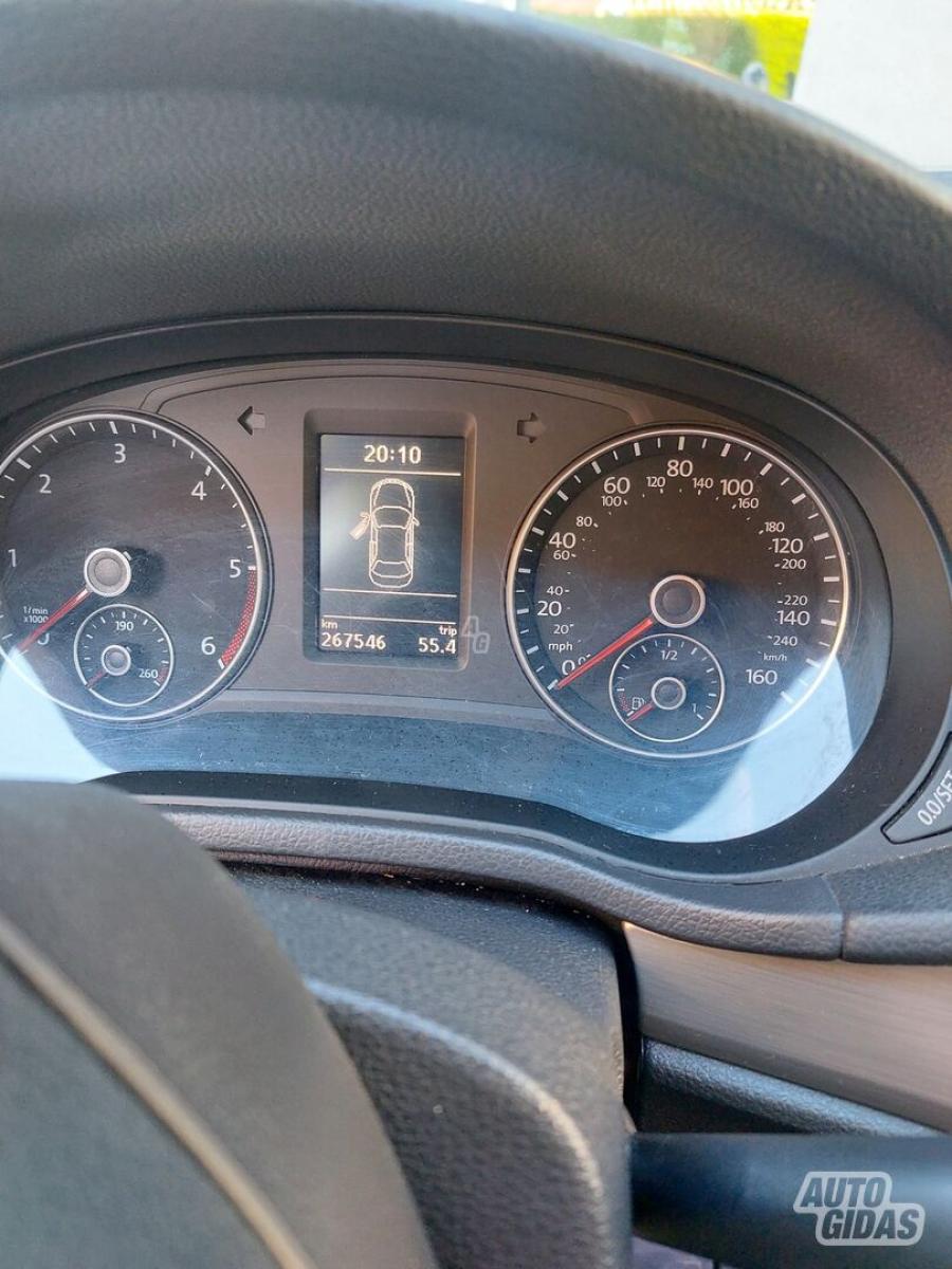 Red Volkswagen Passat 2015 in Vilnius, with an engine capacity of 2.00 L and mileage of 262 thousand km for 5200 €, photo 5 on AUTOMOTO.COM.LV