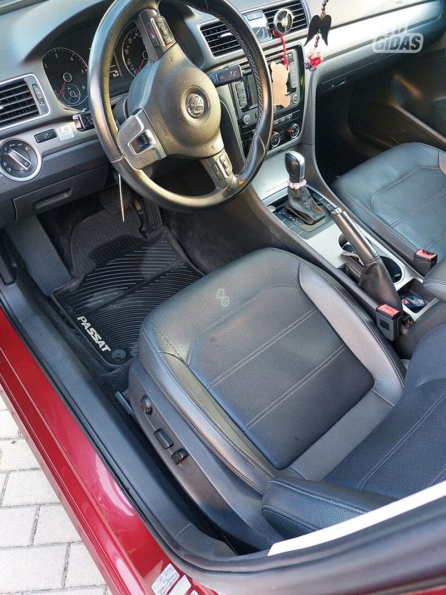 Red Volkswagen Passat 2015 in Vilnius, with an engine capacity of 2.00 L and mileage of 262 thousand km for 5200 €, photo 6 on AUTOMOTO.COM.LV
