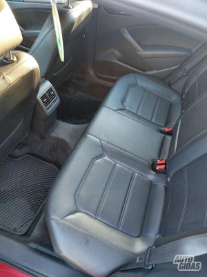 Red Volkswagen Passat 2015 in Vilnius, with an engine capacity of 2.00 L and mileage of 262 thousand km for 5200 €, photo 7 on AUTOMOTO.COM.LV