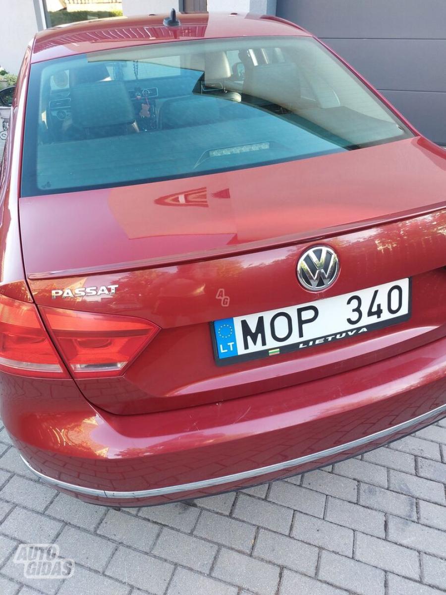 Red Volkswagen Passat 2015 in Vilnius, with an engine capacity of 2.00 L and mileage of 262 thousand km for 5200 €, photo 9 on AUTOMOTO.COM.LV