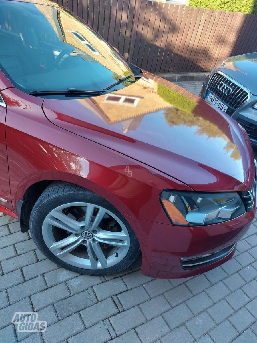 Red Volkswagen Passat 2015 in Vilnius, with an engine capacity of 2.00 L and mileage of 262 thousand km for 5200 €, photo 11 on AUTOMOTO.COM.LV