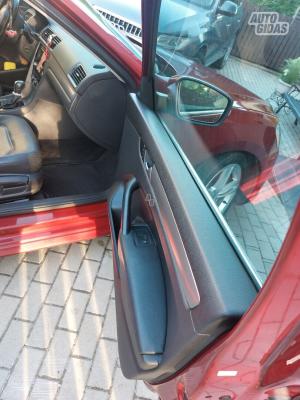 Red Volkswagen Passat 2015 in Vilnius, with an engine capacity of 2.00 L and mileage of 262 thousand km for 5200 €, photo 12 on AUTOMOTO.COM.LV