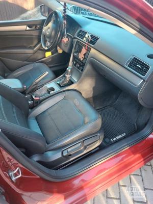 Red Volkswagen Passat 2015 in Vilnius, with an engine capacity of 2.00 L and mileage of 262 thousand km for 5200 €, photo 13 on AUTOMOTO.COM.LV