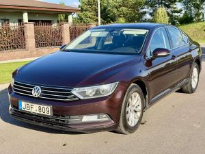 Red Volkswagen Passat 2015 in Vilnius, with an engine capacity of 2.00 L and mileage of 244 thousand km for 8350 €, photo 7 on AUTOMOTO.COM.LV
