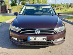 Red Volkswagen Passat 2015 in Vilnius, with an engine capacity of 2.00 L and mileage of 244 thousand km for 8350 €, photo 8 on AUTOMOTO.COM.LV