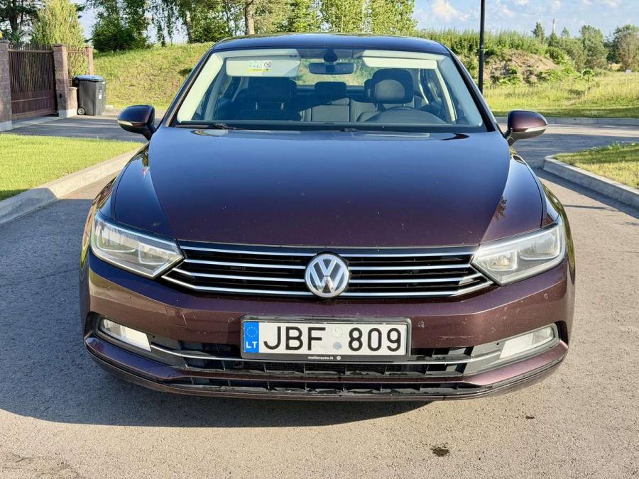 Red Volkswagen Passat 2015 in Vilnius, with an engine capacity of 2.00 L and mileage of 244 thousand km for 8350 €, photo 8 on AUTOMOTO.COM.LV